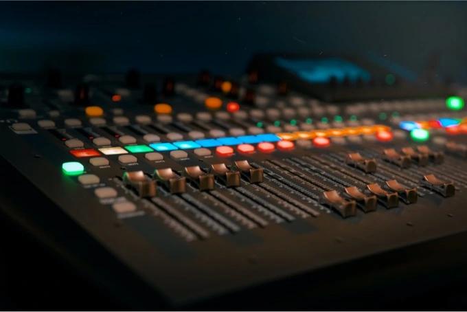 Discover radio stations | Zeno.FM